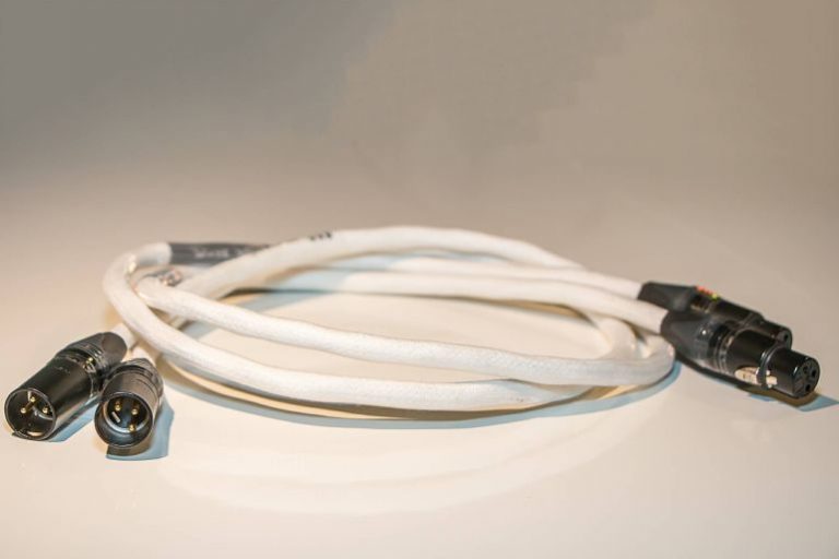SIGNATURE XLR Signal Cable – EsensAudio